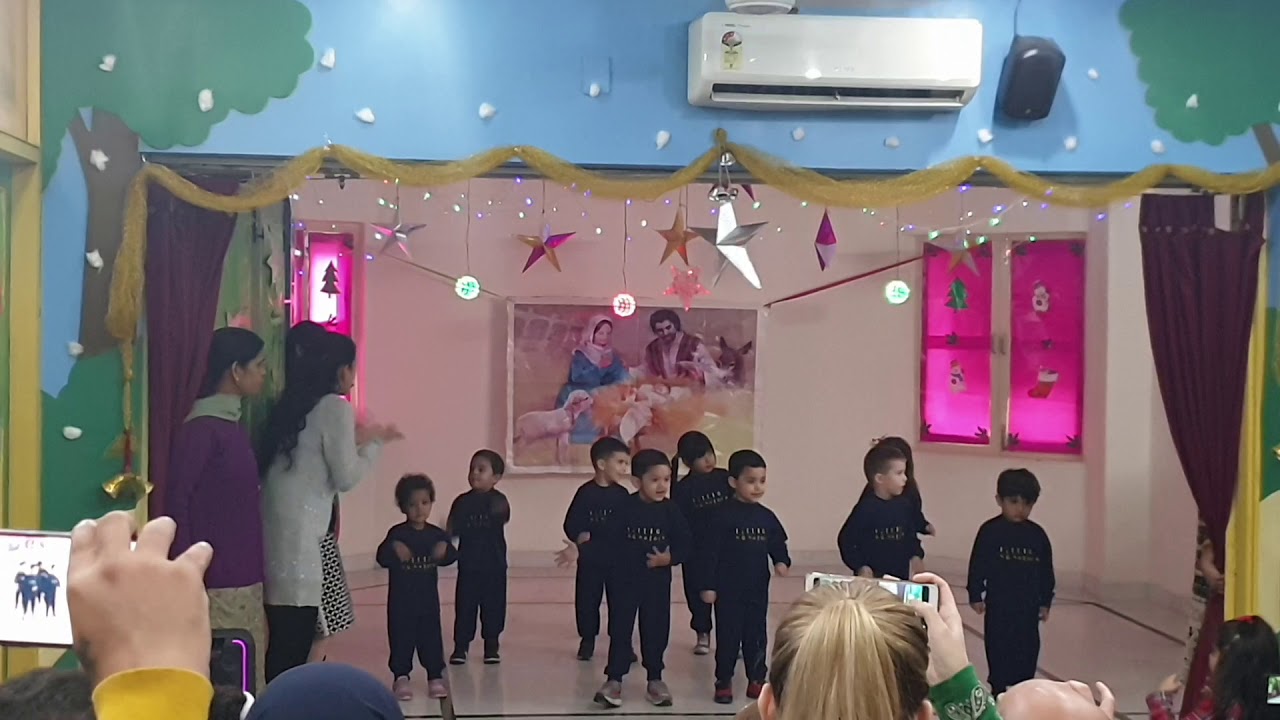 Shaarav's First Performance - Aankh Maare - YouTube