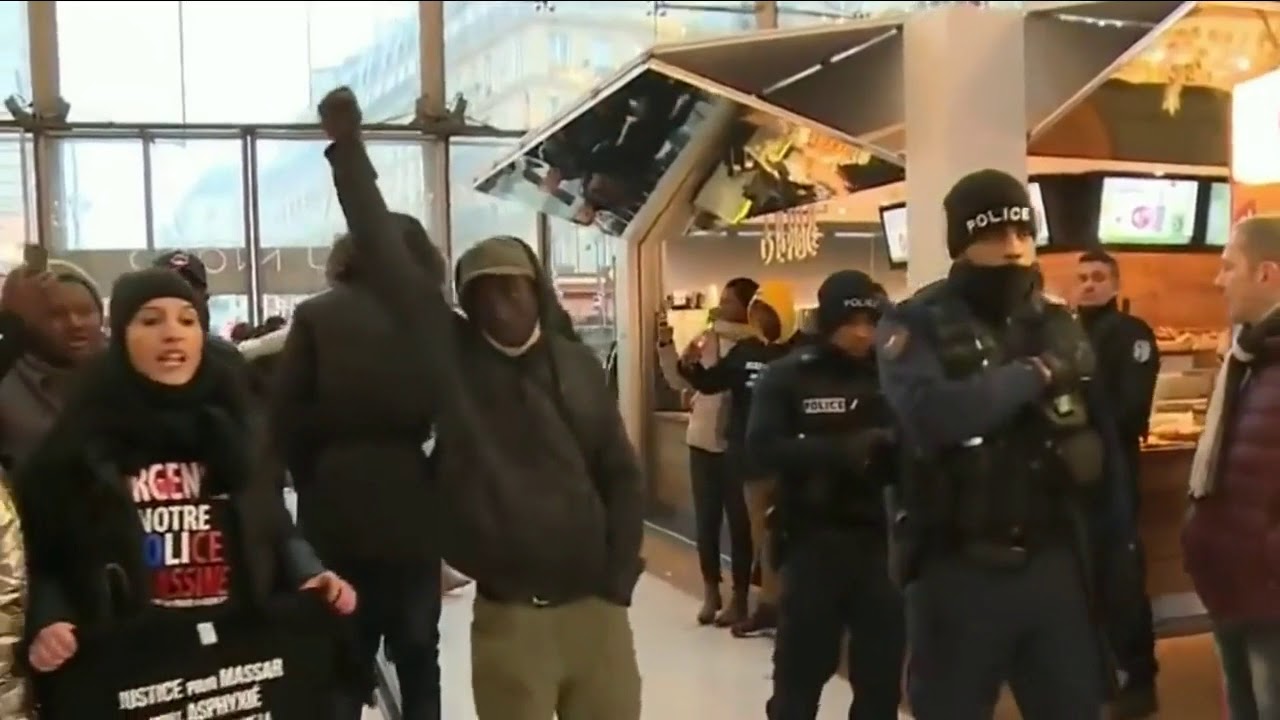 Angry mob at train station in France - YouTube