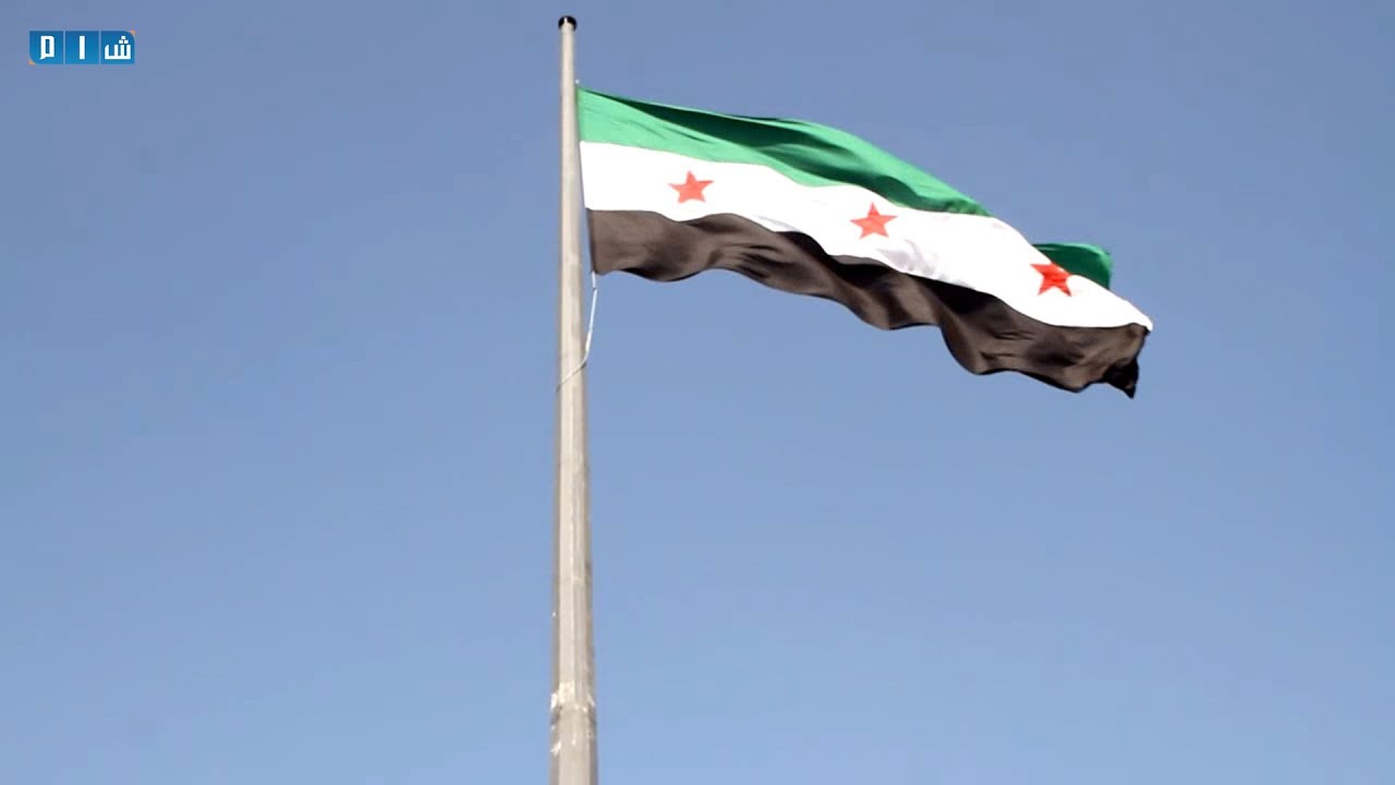 علم الثورة السورية يرفرف في سماء مدينة بنش Youtube
