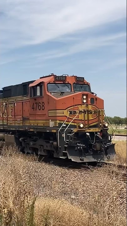 BNSF #4768 and #990 - YouTube
