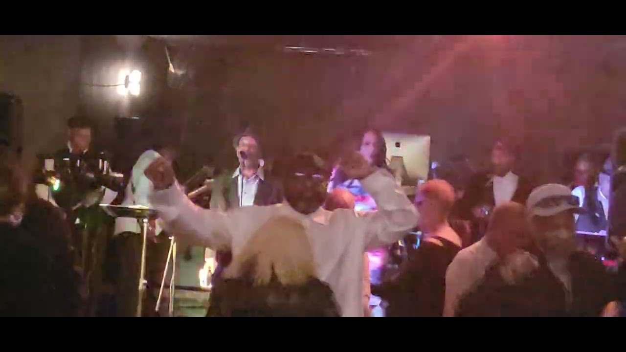 The Rise Band ftg. Sherri Barbee sings "If I Back It Up" at Lamont's ...