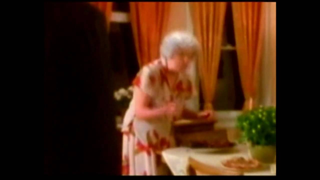 JEANNE BATES is MOM -- The Cult Classic Trailer - YouTube