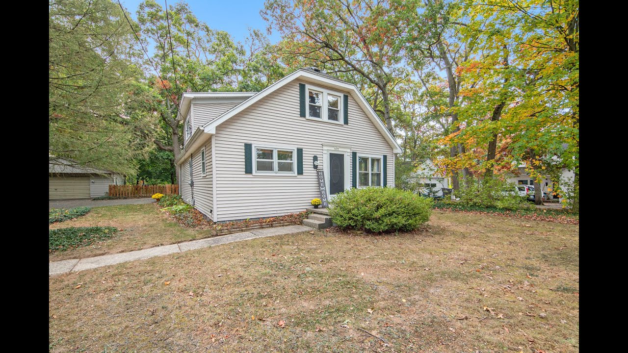 Hello 3612 Colonial Ave. NE Grand Rapids - Presented by Carrie Vos 616 ...