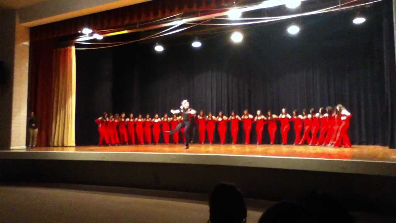 Thomas Jefferson Lassos Holiday Kick - YouTube