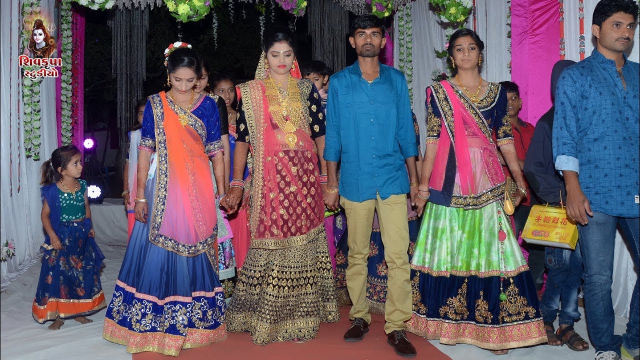 01~BILESWAR~2019 || LIVE Dandiya Raas ENTRY || Renish Joshi - Riddhi ...