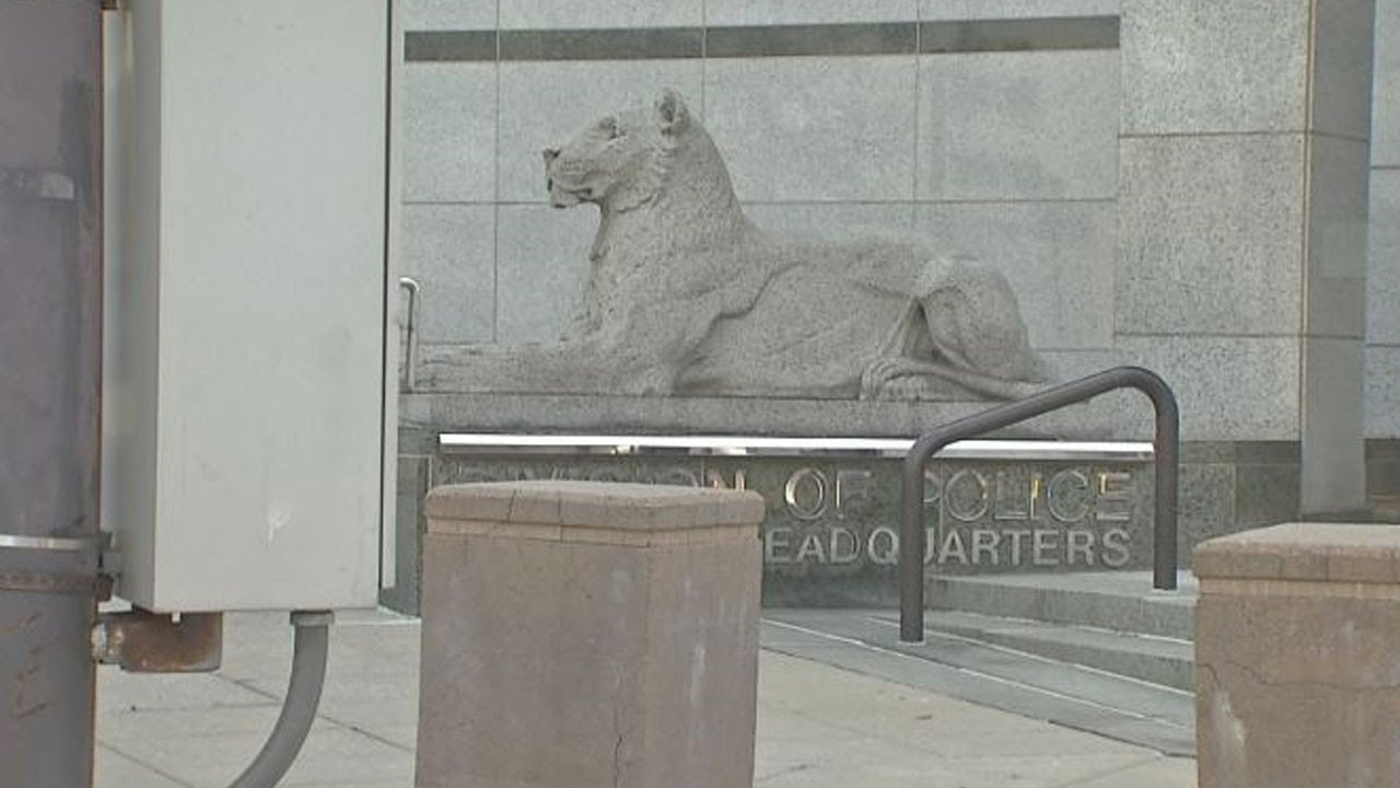 Lion statues return to Columbus Police headquarters - YouTube