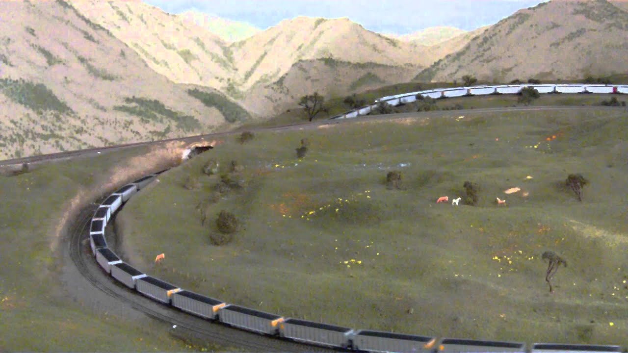 Tehachapi Loop @ Belmont Shore Model Railroad Club - YouTube