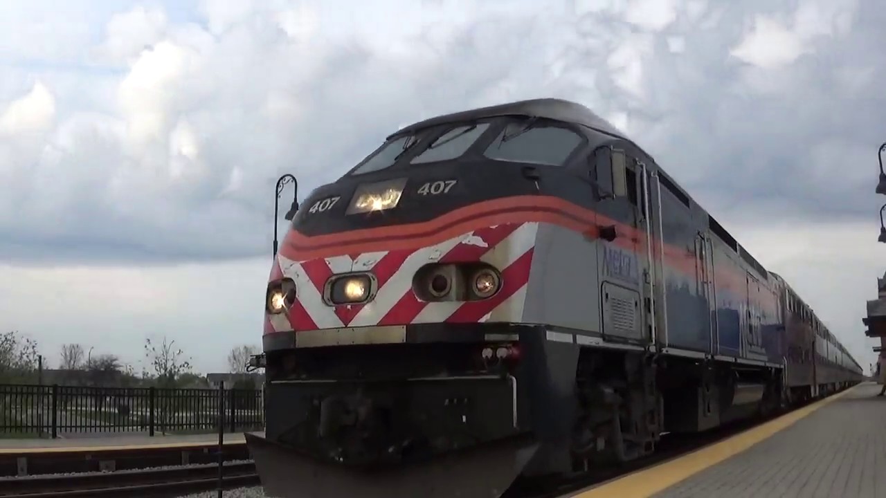 Metra MP36PH-3S 407 Leads an Outbound Arriving/Departing 80th Ave ...