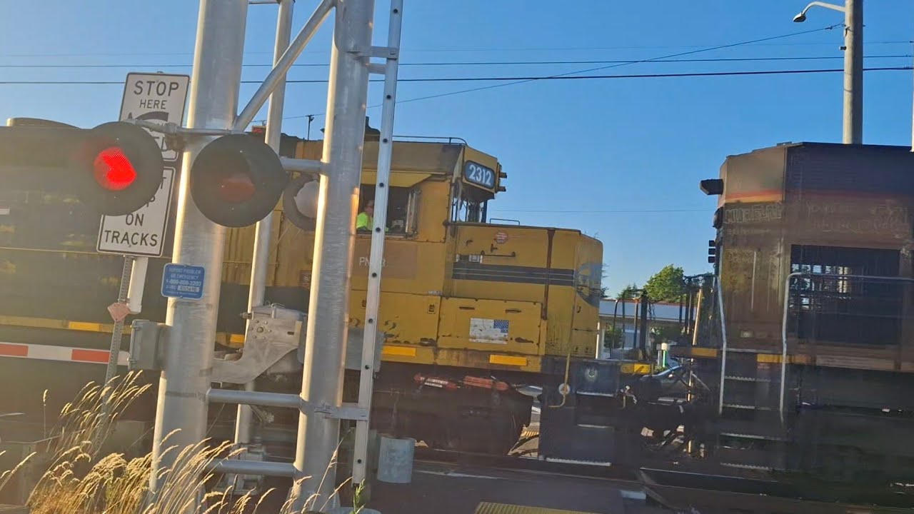 PNWR 2312 going westbound at SE Brookwood Ave, Hillsboro OR - YouTube