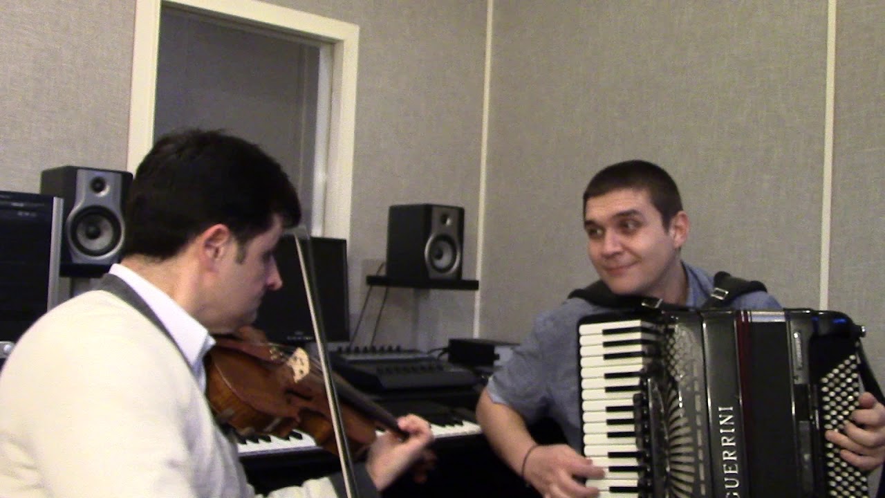 Zvecansko kolo/ Zeljko Jankovic violina/ Milan Lukic harmonika - YouTube