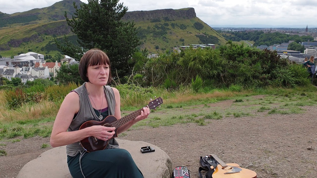 Melissa Bradd live and unplugged with her new song "I don't know" - YouTube