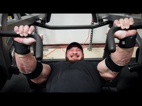 2 Eras of Chest Training - Hunter Labrada and Lee Labrada - YouTube