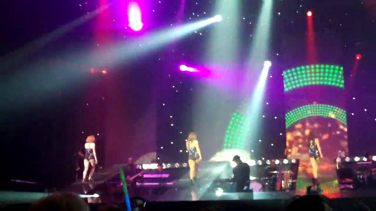 Girls Aloud - 'The Promise Reprise' Out Of Control Tour 2009 - YouTube