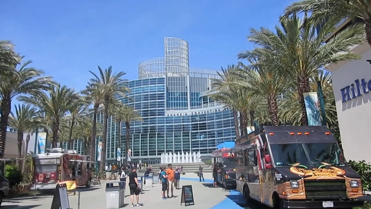 MLG Anaheim - Day 3 - The Event Begins! (Meeting FaZe) - YouTube