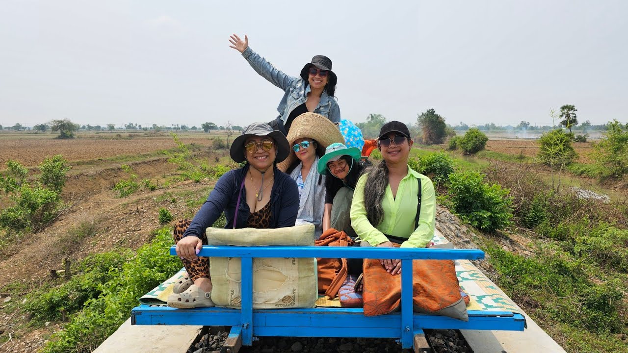 Bamboo train, Lory. Battambang - YouTube