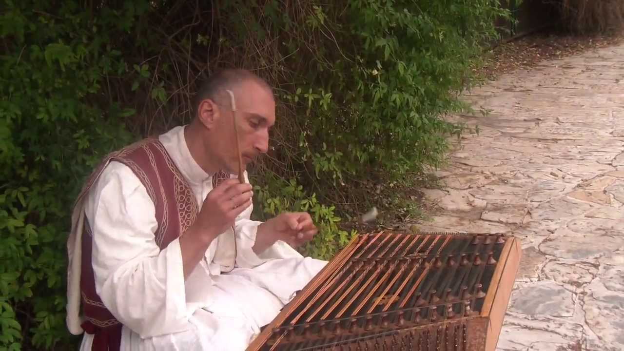 Magnificent cimbalom player - YouTube