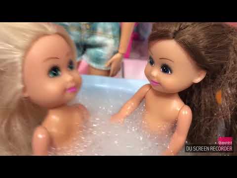 Barbie Ailesi 3.Bölüm Kızlar Banyo Ediyor