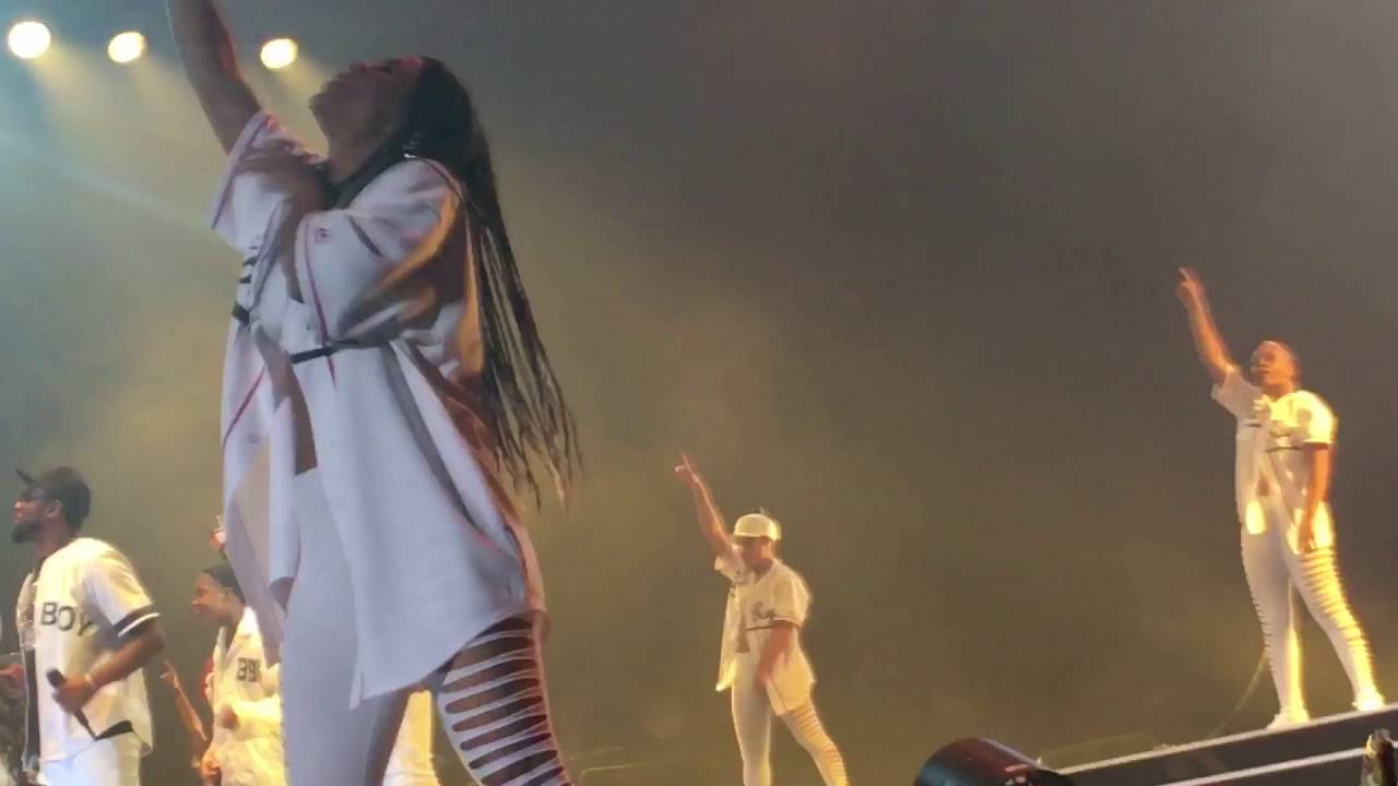 Puff Daddy & Mase - Mo Money Mo Problems (Bad Boy Family Reunion Tour ...