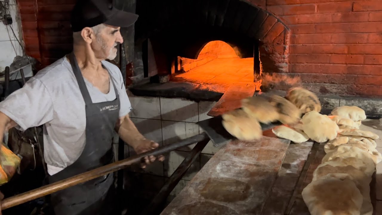 A Beirut bakery where traditions in making bread are preserved فرن ...
