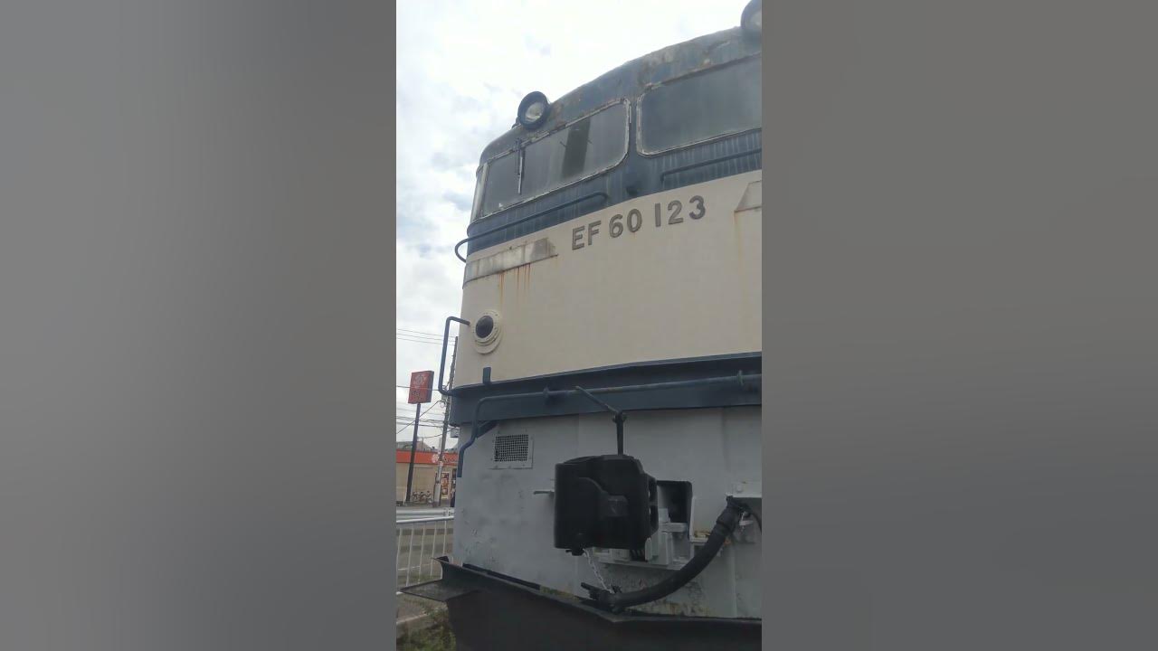 国鉄EF60形電気機関車EF60-123の静態保存車両。足利駅の北口広場（栃木県旅行）JNR Electric Locomotive EF60 Ashikaga Station JAPAN ...