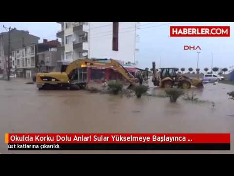 Okulda Korku Dolu Anlar! Sular Yükselmeye Başlayınca Öğrenciler Üst Katlara Kaçtılar