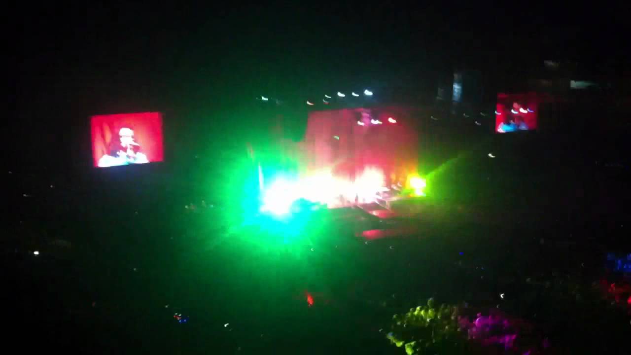 Parade performing 'Louder' LIVE 17.2.2012 - YouTube