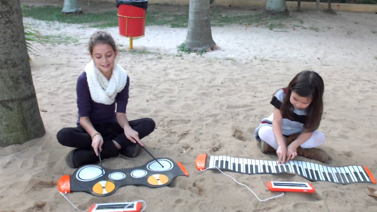 Jingle Bells with MEEP Tablets - Drums, piano with beautiful voice by 2 ...