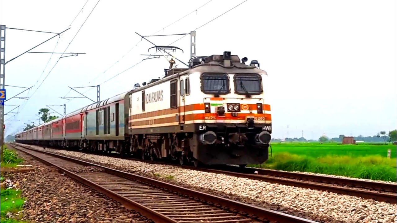 Perfect Crossing Trains 18 | Super fast Meets Super fast | Freight ...