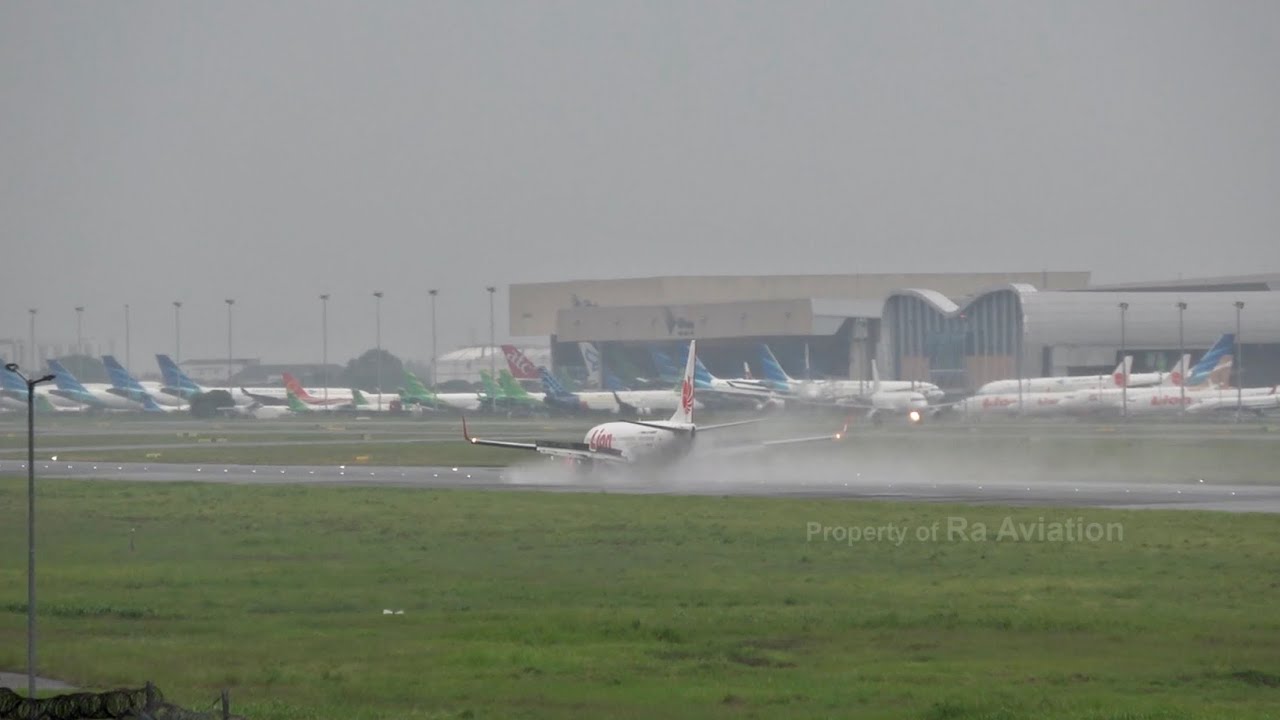 20 MINUTES Plane Spotting Landing when Rain at Jakarta's Soekarno-Hatta ...