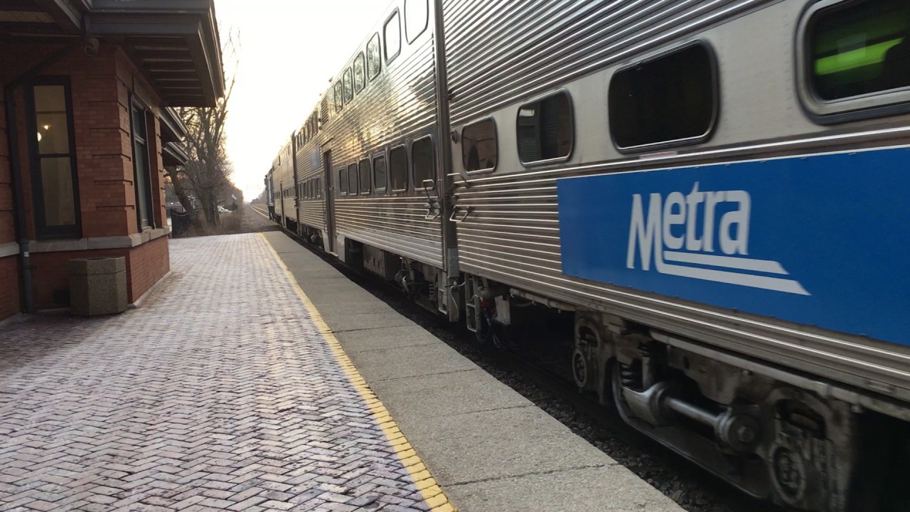 Inbound Metra 205 Arrives and Departs Riverside IL - YouTube