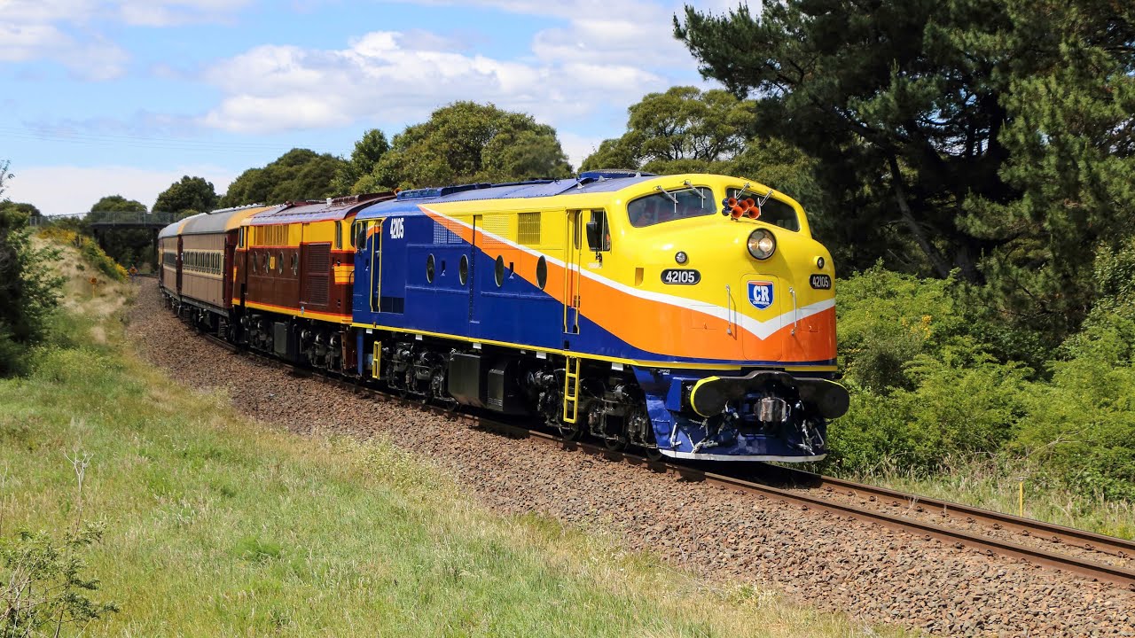 Double 421s on the Cockatoo Run - 15 October 2023 - YouTube