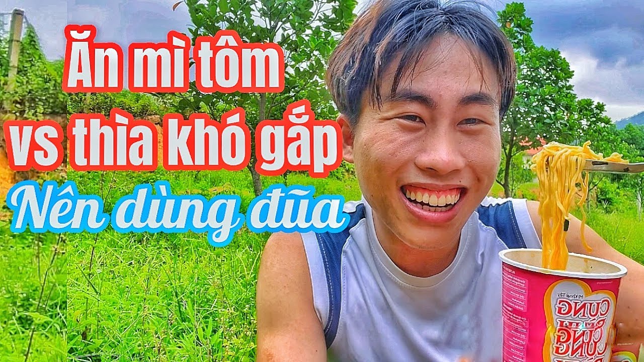 Thử thách ăn mì tôm với thìa nhưng khó gắp nên đã lấy đũa #2 | Bảo Nam TV - YouTube