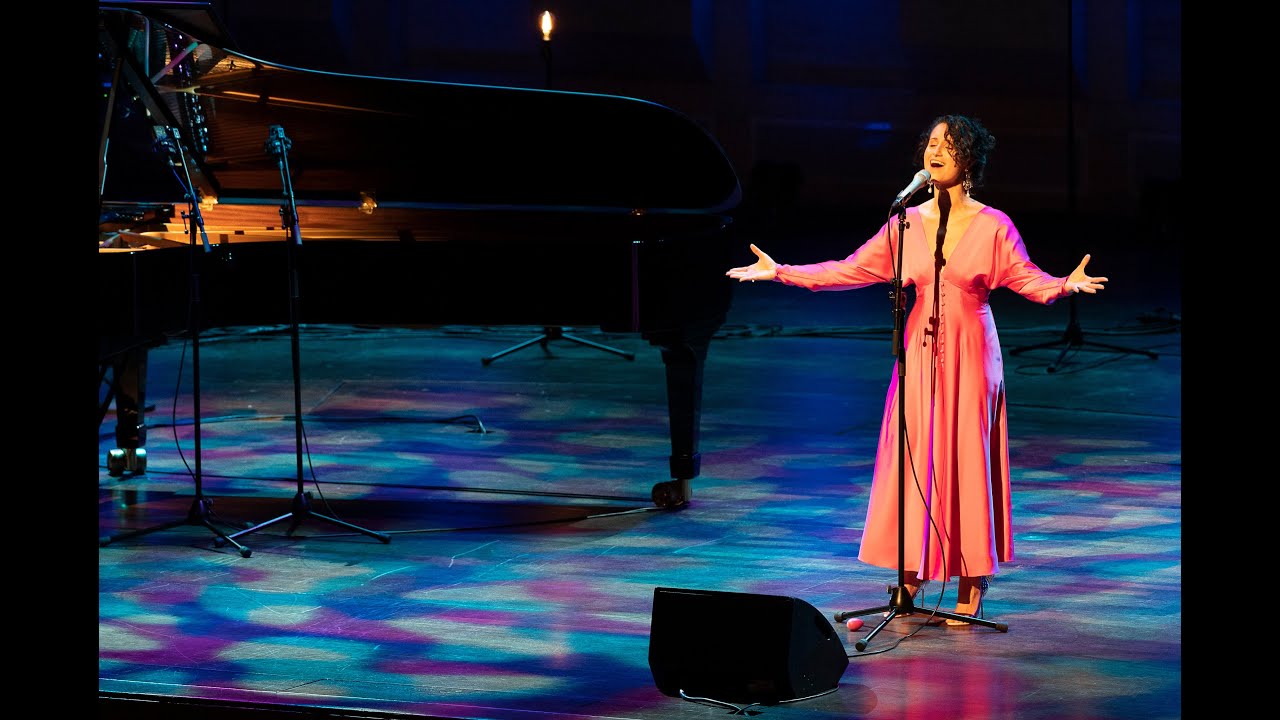 Maria Mendes & Karel Boehlee: lunchbreak concert in de Doelen - YouTube