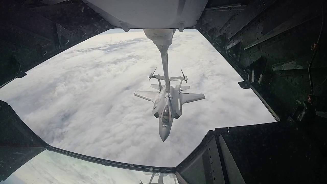 F-35 Aerial Refueling - YouTube