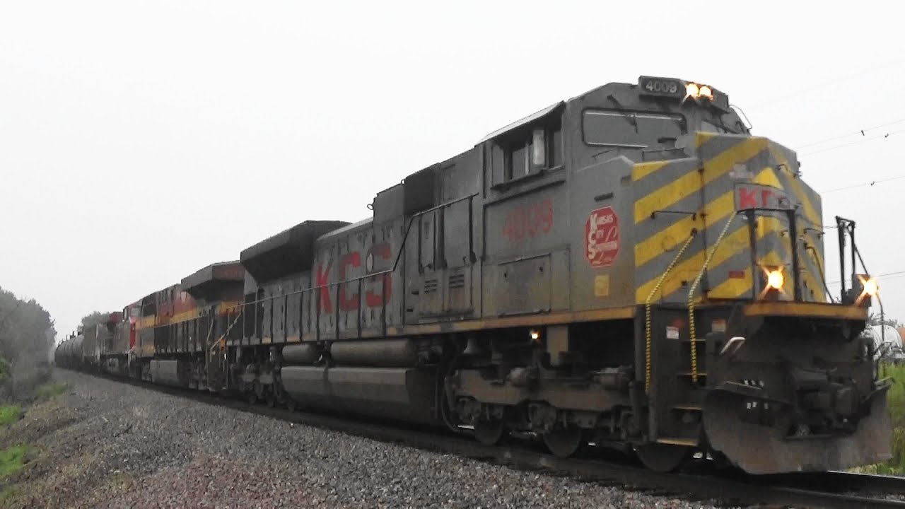 KCS 4009- Gray SD70ACe Leads Ethanol Train, Riverdale, IA - YouTube
