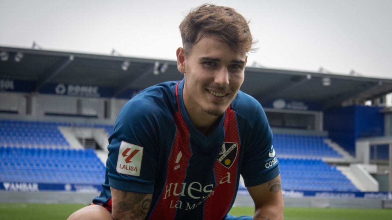 Presentación oficial de Hugo Vallejo como jugador de la SD Huesca - YouTube