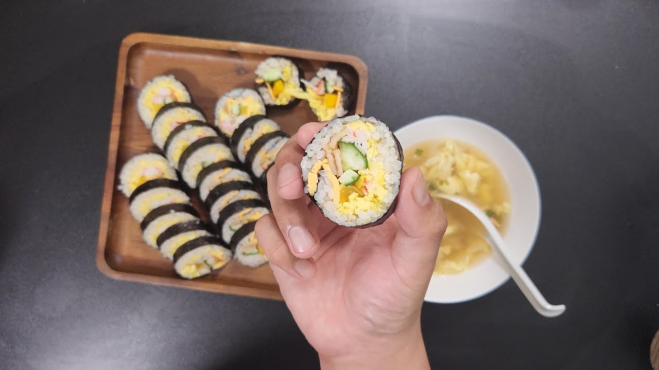 So.. I felt like eating Kimbap 김밥이 땡겼어요 - YouTube