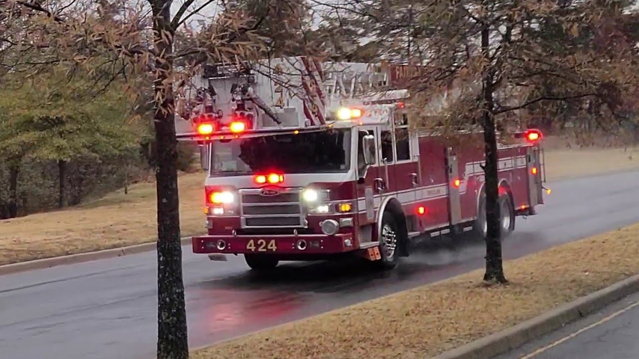 Fairfax County Fire & Rescue Department Tower 424 Responding 12-11-2024 ...