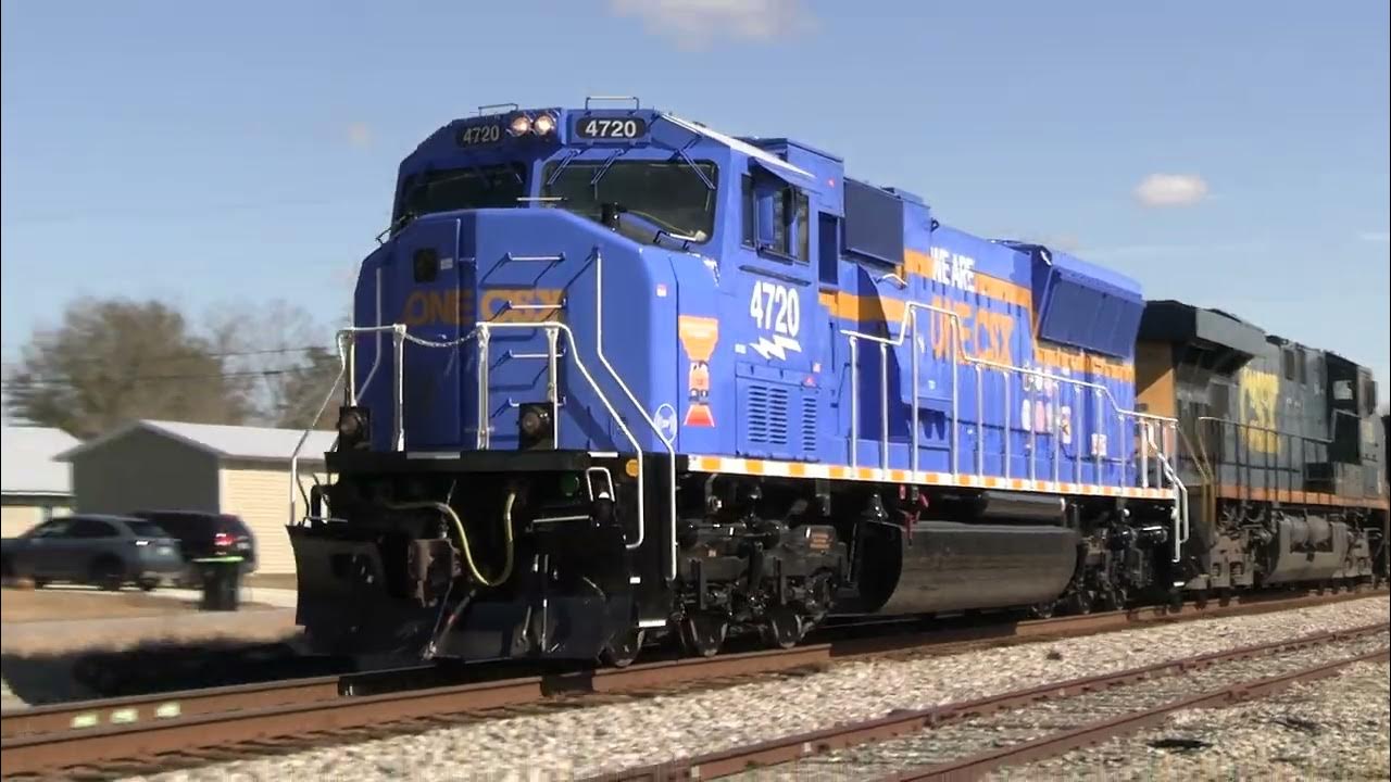OneCSX! #4720 leads L738-02 in Douglas, GA 2/2/25 - YouTube