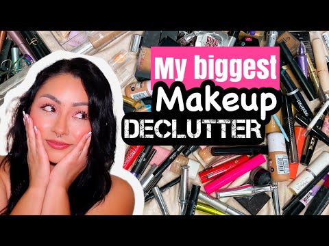 DECLUTTERING MY MAKEUP! GETTING RID OF MY FOUNDATIONS, MASCARAS AND EYEBROW PRODUCTS - YouTube