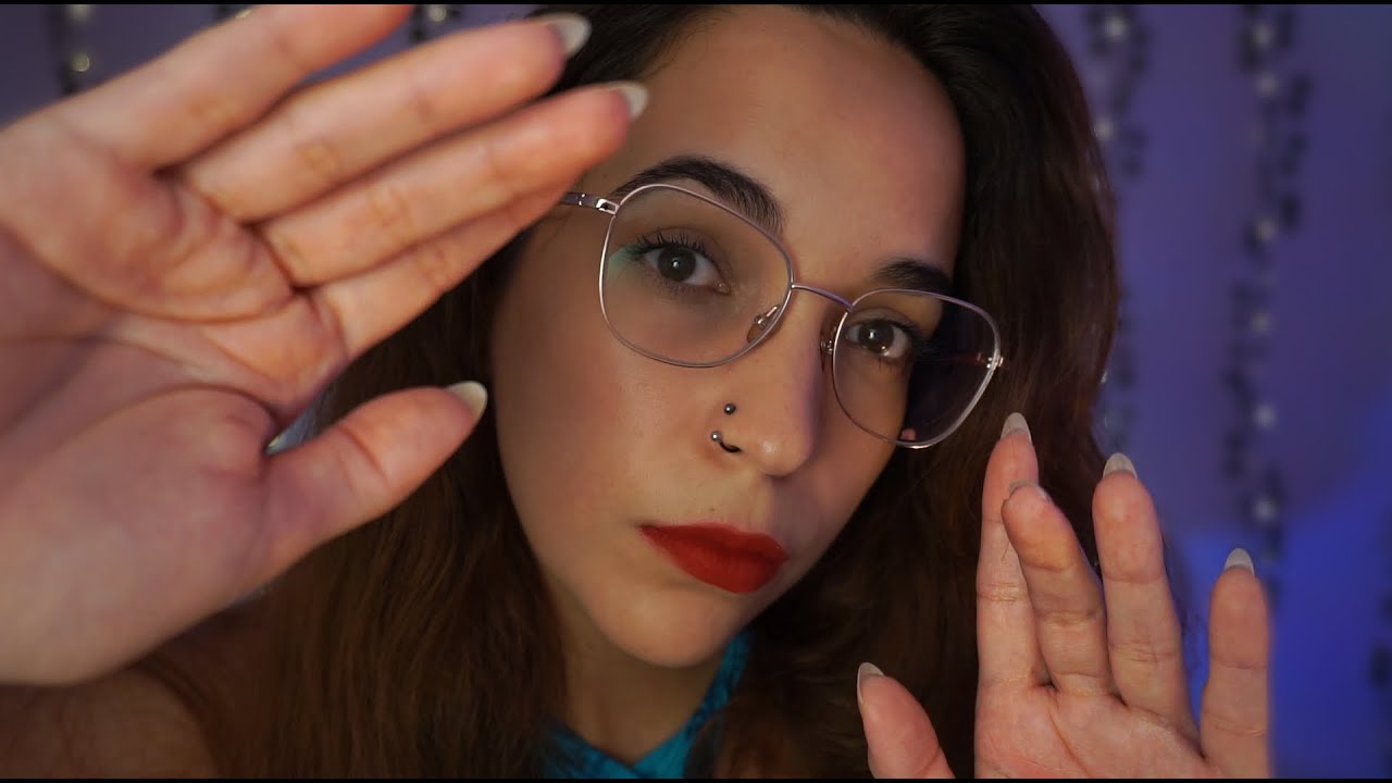 ASMR Tocando tu carita, susurros con ECO & sonidos de boca | Para acompañarte a DORMIR - YouTube