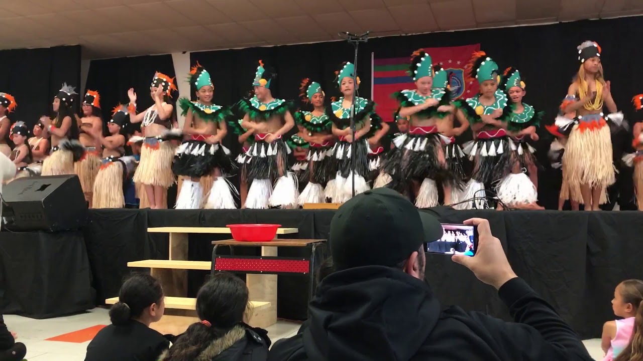 Atiu Enuamanu juniors drum dance - Cook Islands Day Porirua 2018 - YouTube