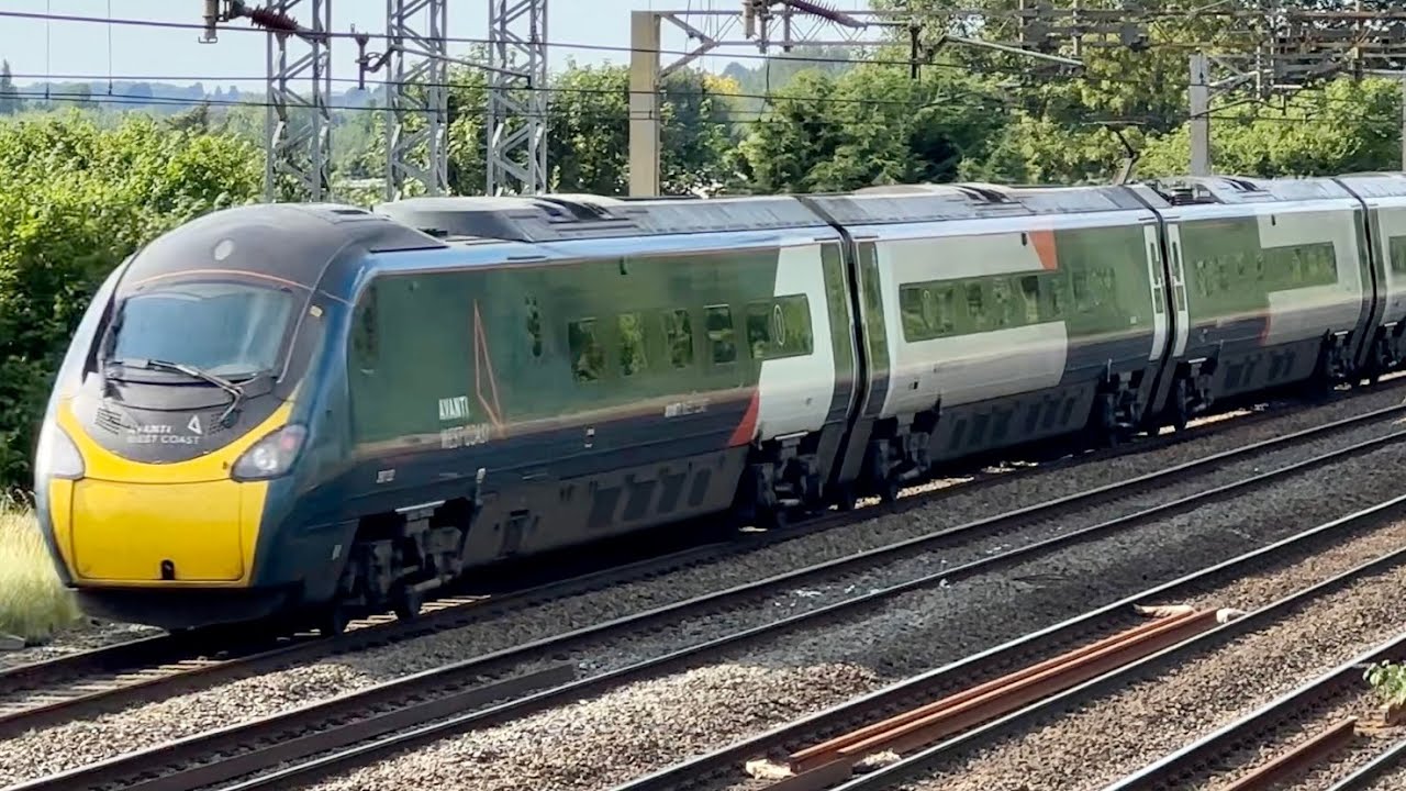 Class 390 Pendolinos passing through Kings Langley, WCML, 25/6/2024 ...