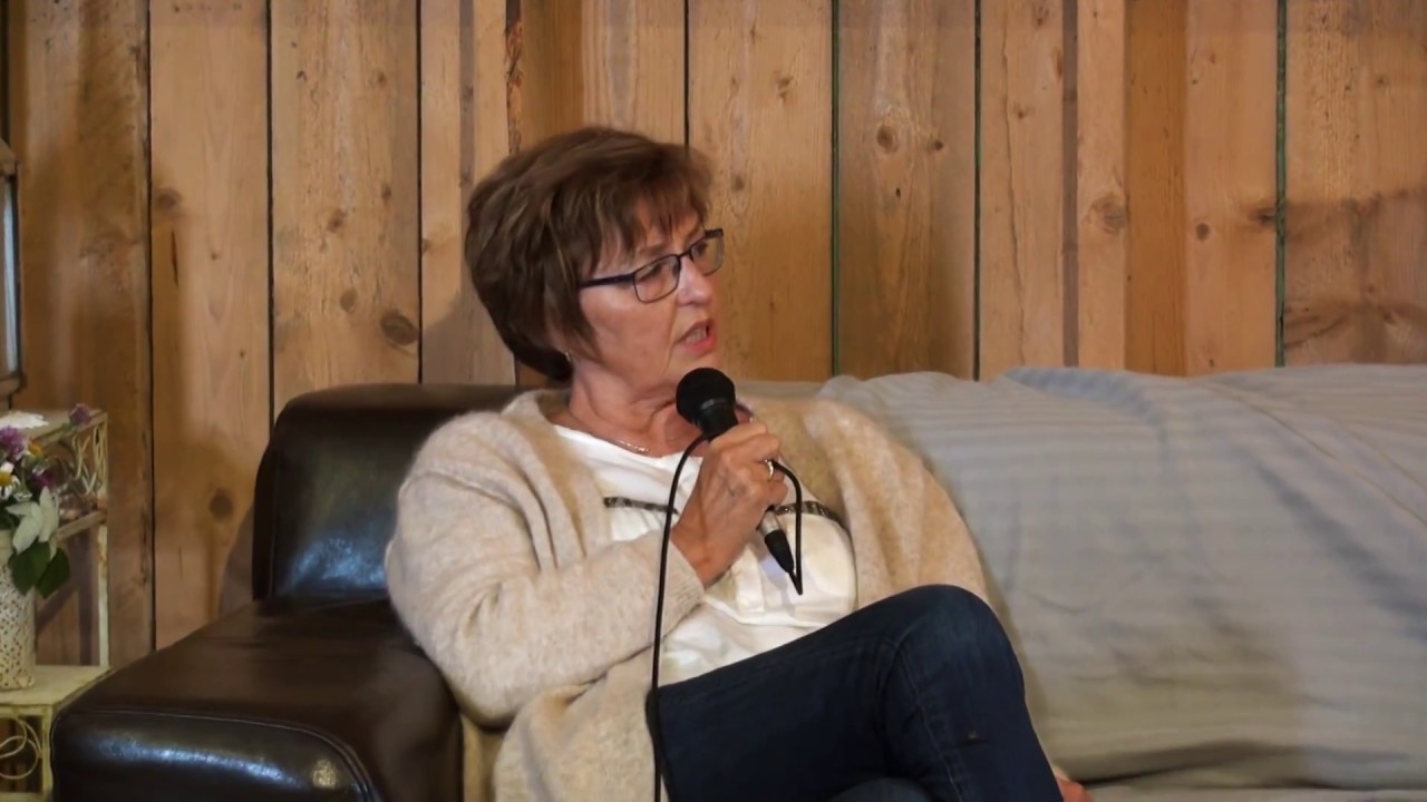 GraceFamily 2017 - I sofaen: Irene Holt - YouTube