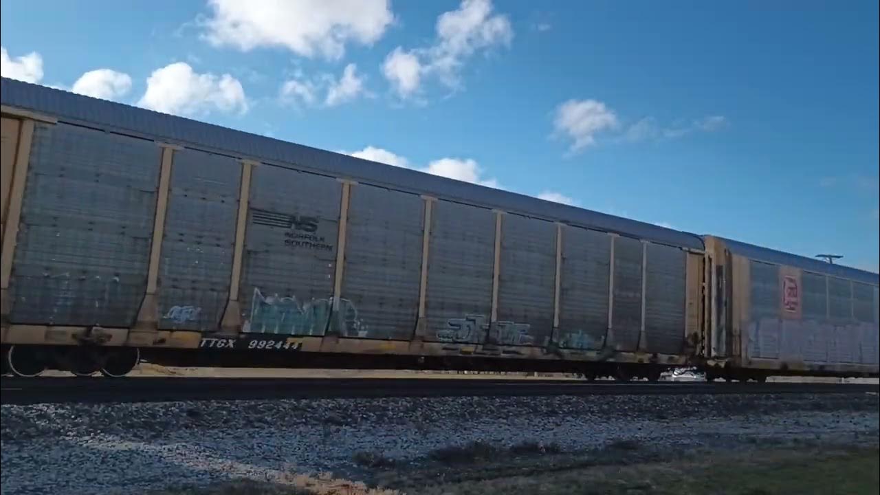 BNSF 7408 leads a short Intermodal / Autorack with a rear DPU - YouTube