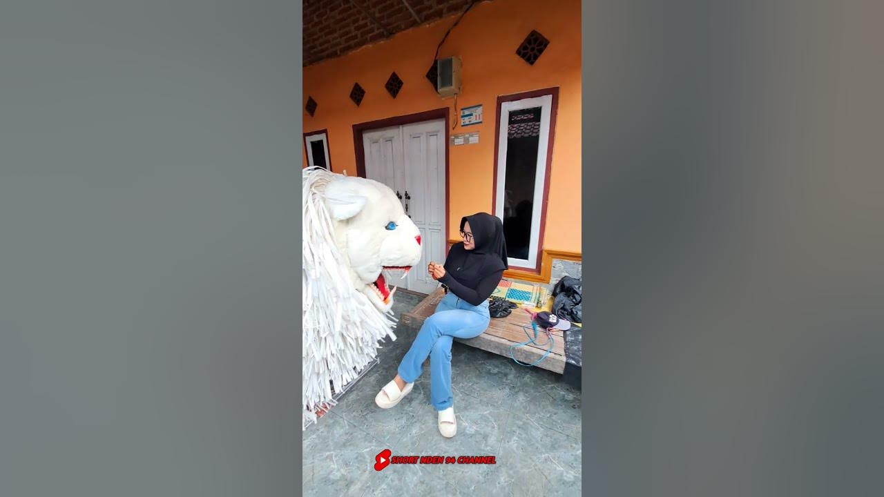 cewek Cantik Lagi Mokel Di Gigit Can Macanan - YouTube