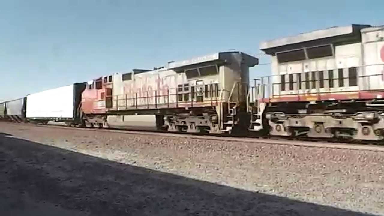 BNSF 5365 E and BNSF 8241 E @ Wasco [HD] - YouTube