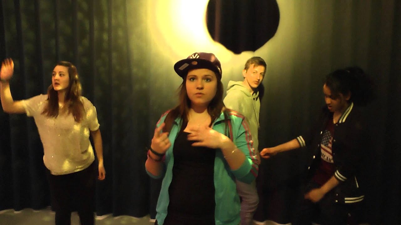 Justin Bieber - Beauty and a beat (sign language on danish) - YouTube