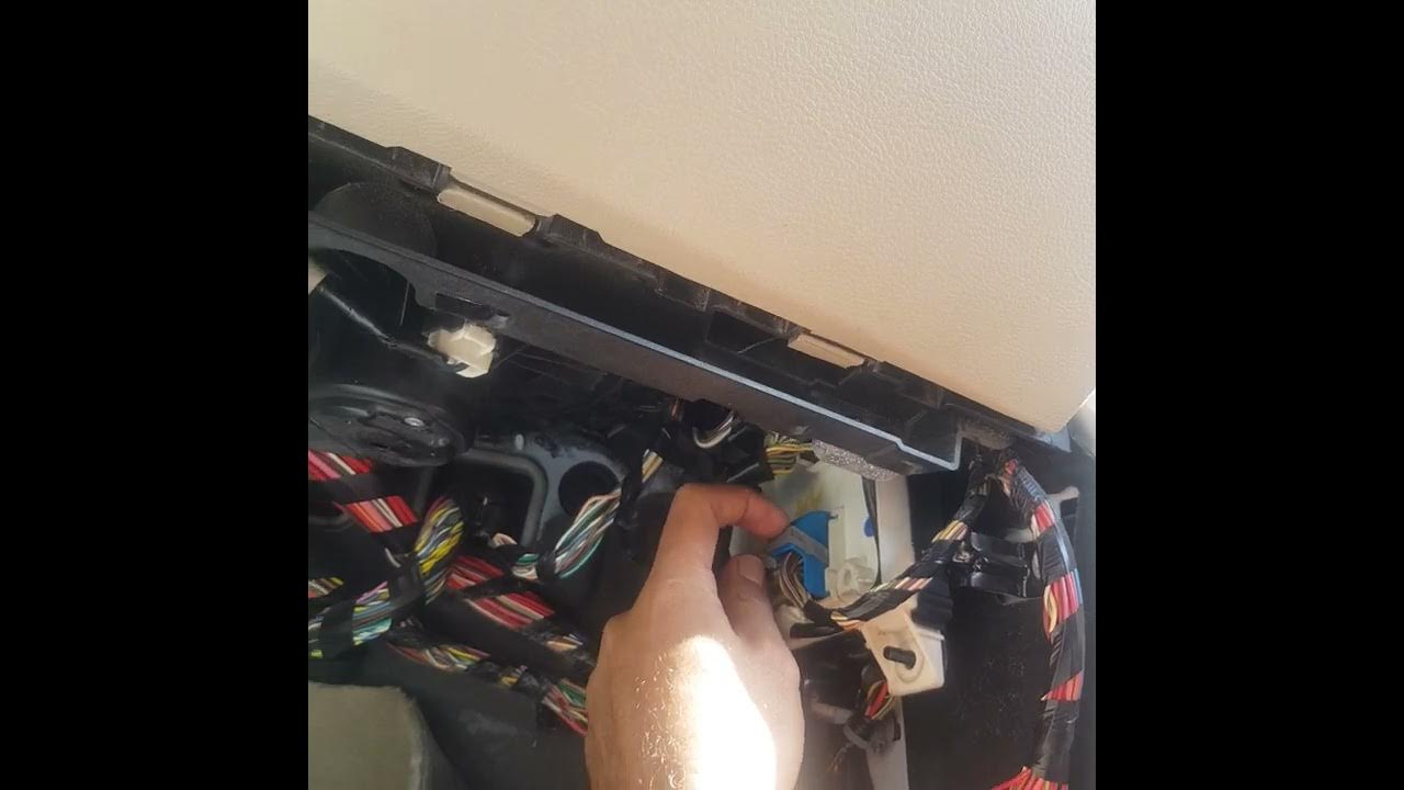 Jeep Grand Cherokee Overland 2014-19 fallo eletrico BCM reemplazo - YouTube