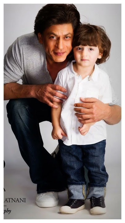 Shahrukh Khan his wife Gauri Khan and sons and daughters - YouTube